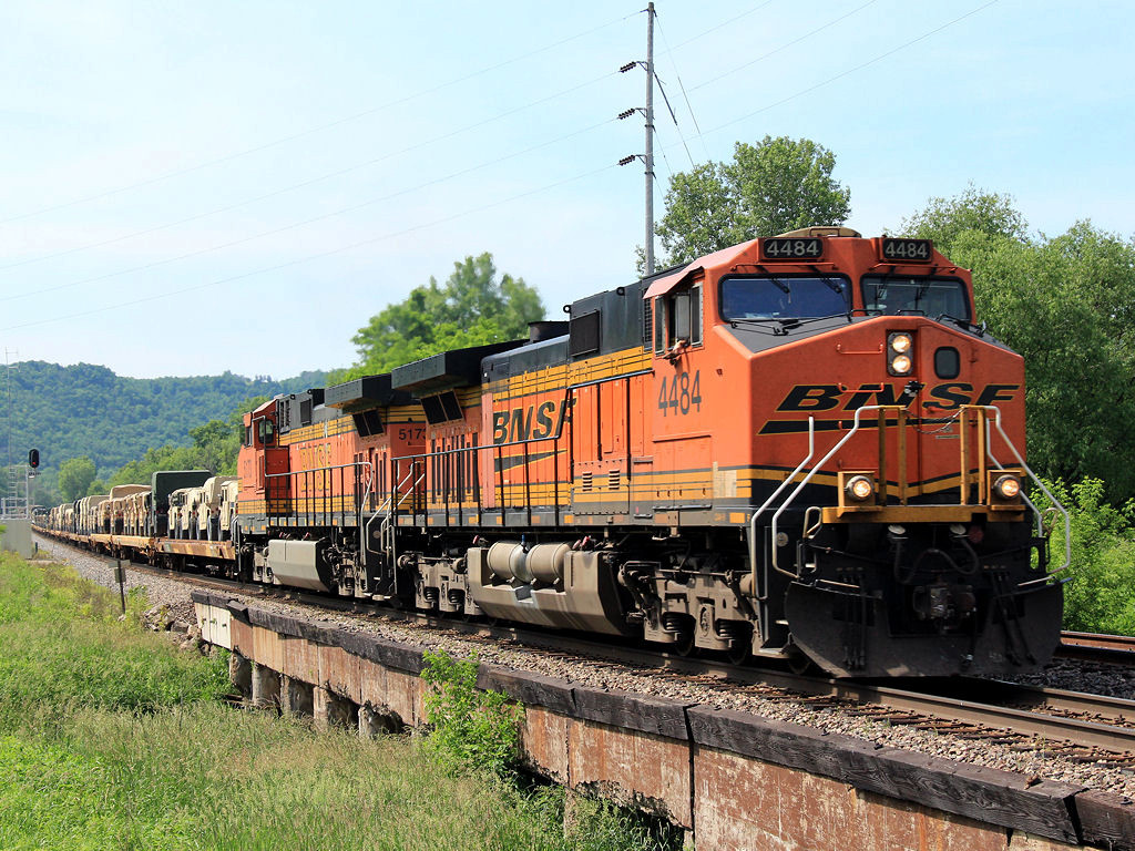 BNSF 4484